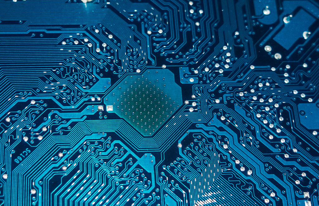 Différence entre informatique et technologie de l’information (IT) - CNIE